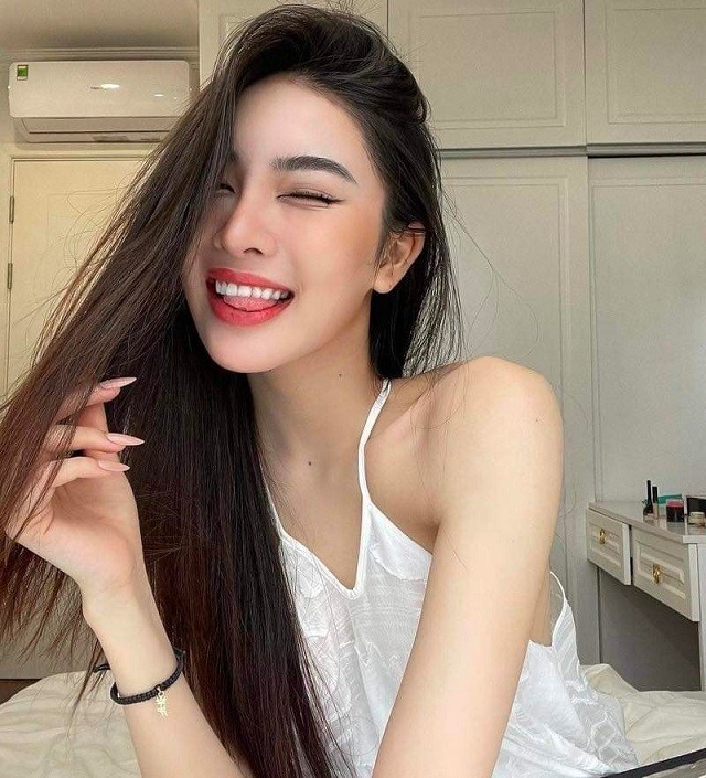 Chân dung hot girl Hà Tĩnh Trương Diệu Linh làm mẫu ảnh tự mua biệt thự 30 tỷ, tậu xe sang ở tuổi 22